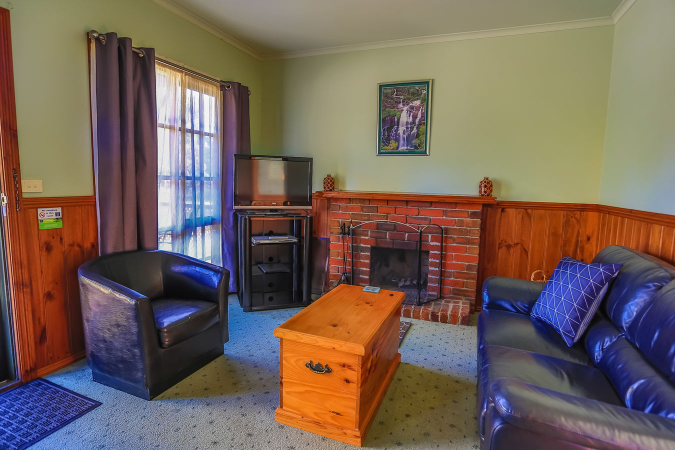 1 Bedroom Lodge with Spa | Self Contained | Mountain View Lodges ...