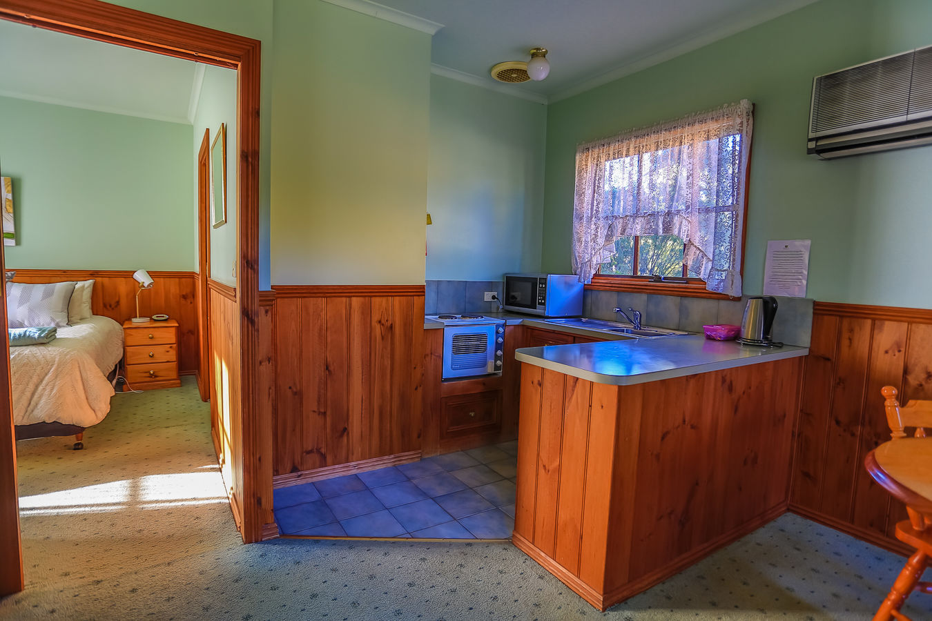 1 Bedroom Lodge with Spa | Self Contained | Mountain View Lodges ...
