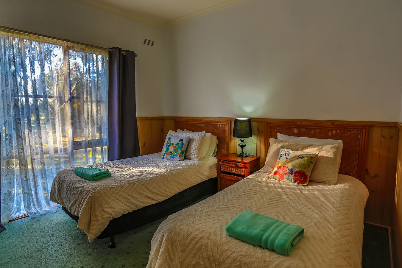 2 Bedroom Lodge with Spa | Self Contained | Mountain View Lodges ...