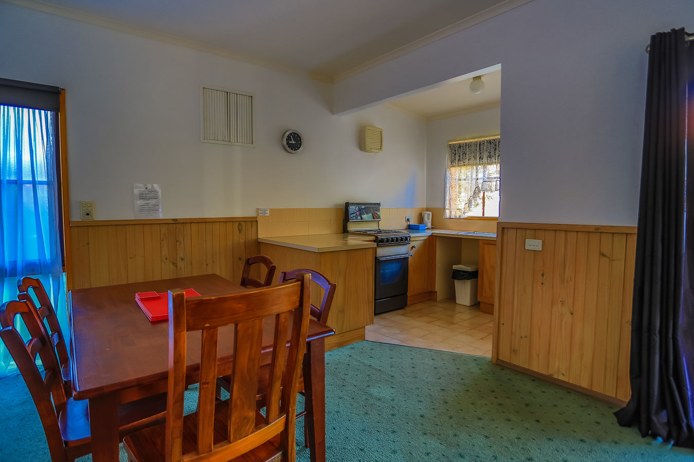 2 Bedroom Lodge with Spa | Self Contained | Mountain View Lodges ...